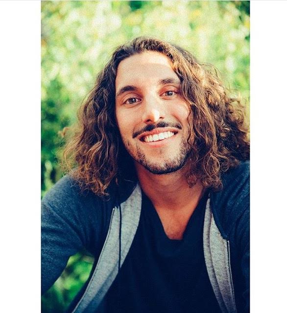 Franska flaggor på profilbilder bottnar i kolonialt förtryck