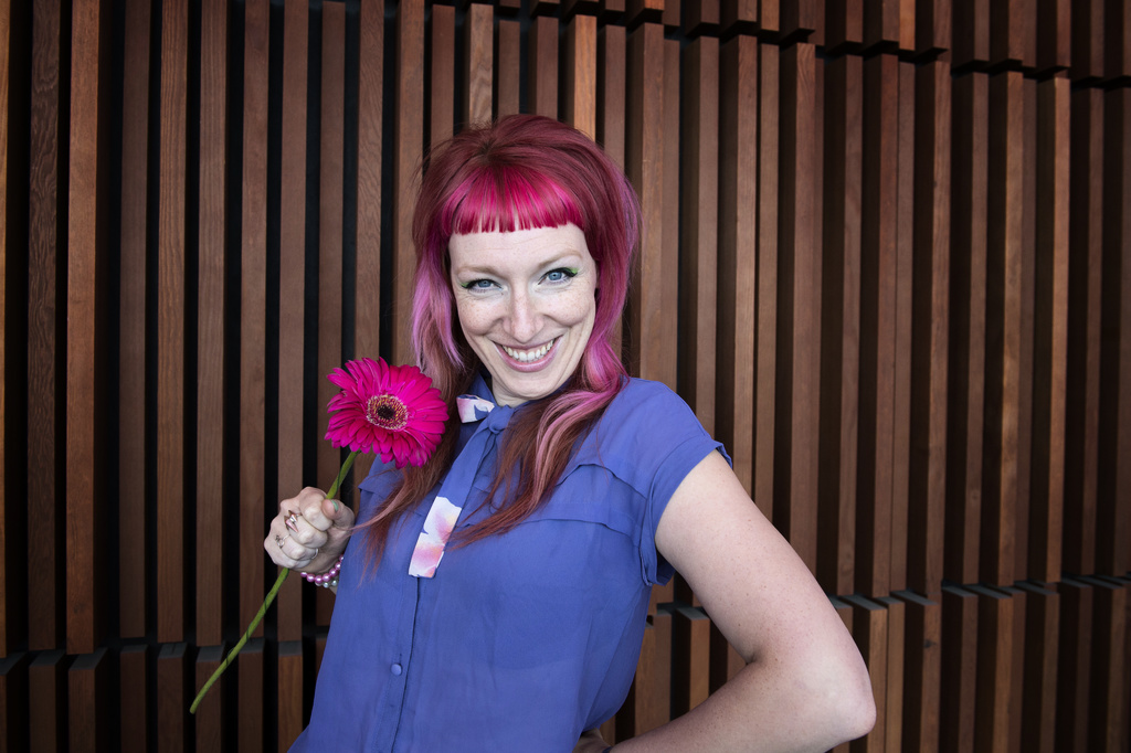 Komikern Josefin Johansson släpper debutalbum