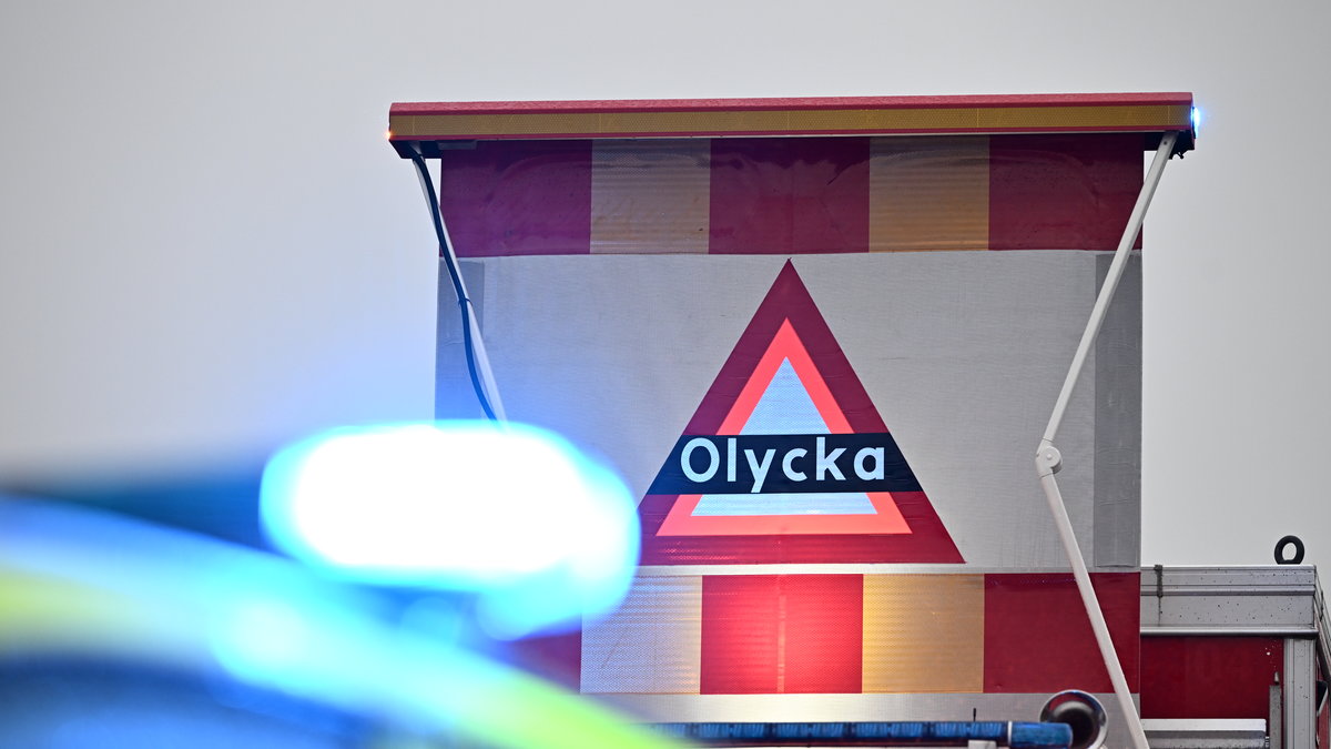 Personbil har voltat – stor trafikpåverkan