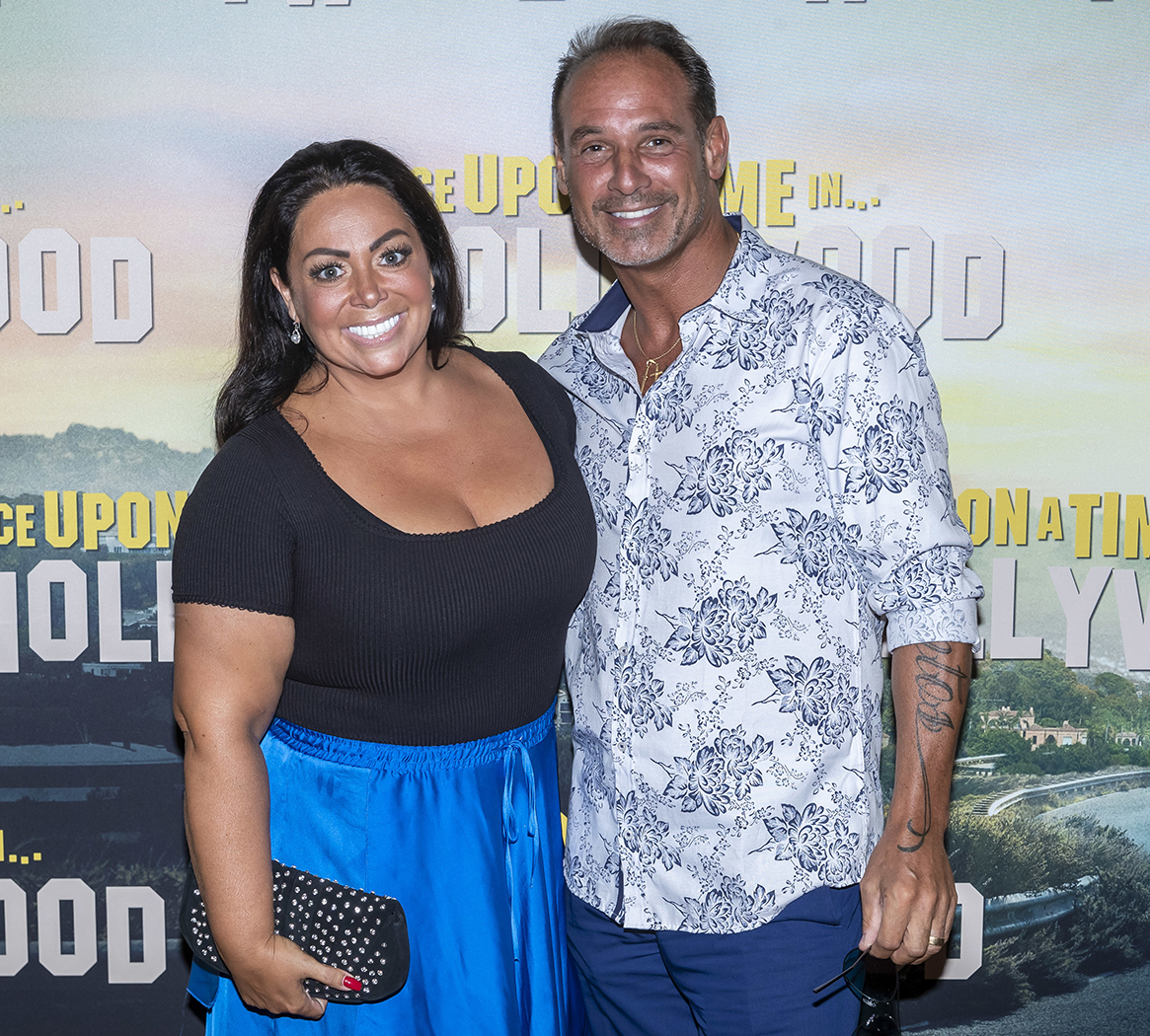 Anna Book i storbråk med följare efter oretuscherad bild: "Tjock, ful ...