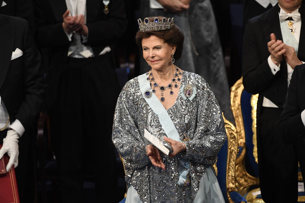 Drottning Silvia förd till sjukhus – fortfarande kvar för observation