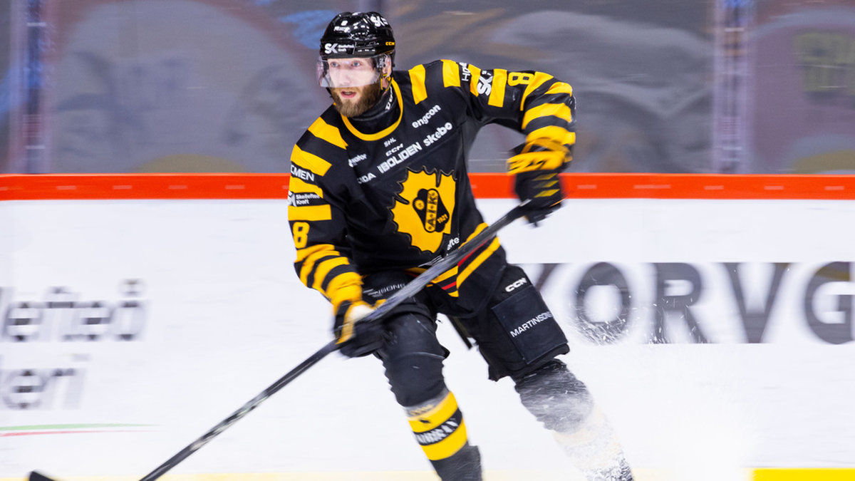 Åtta spelare får lämna guldlaget