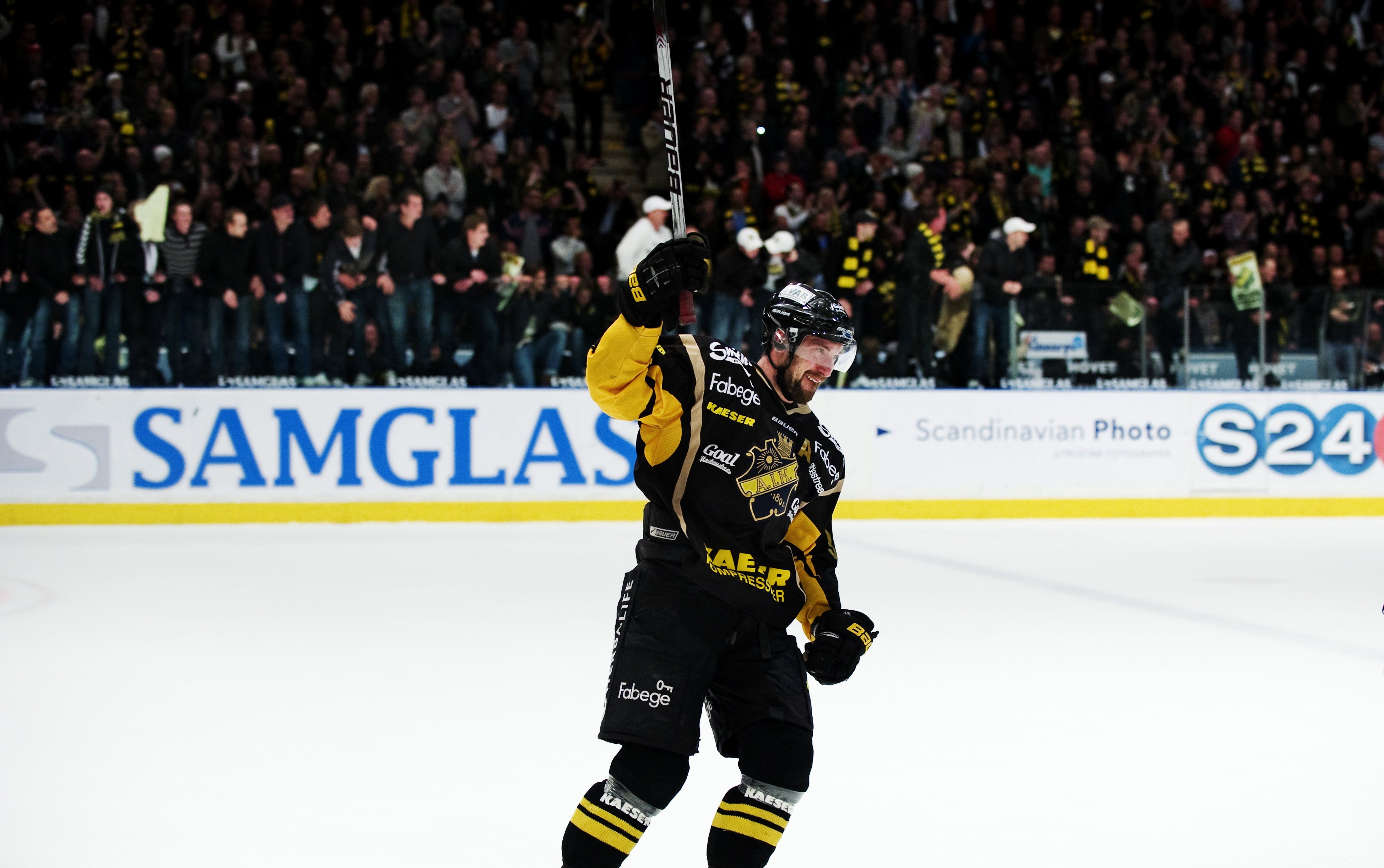 AIK:s tränare överkörd av gräsklippare