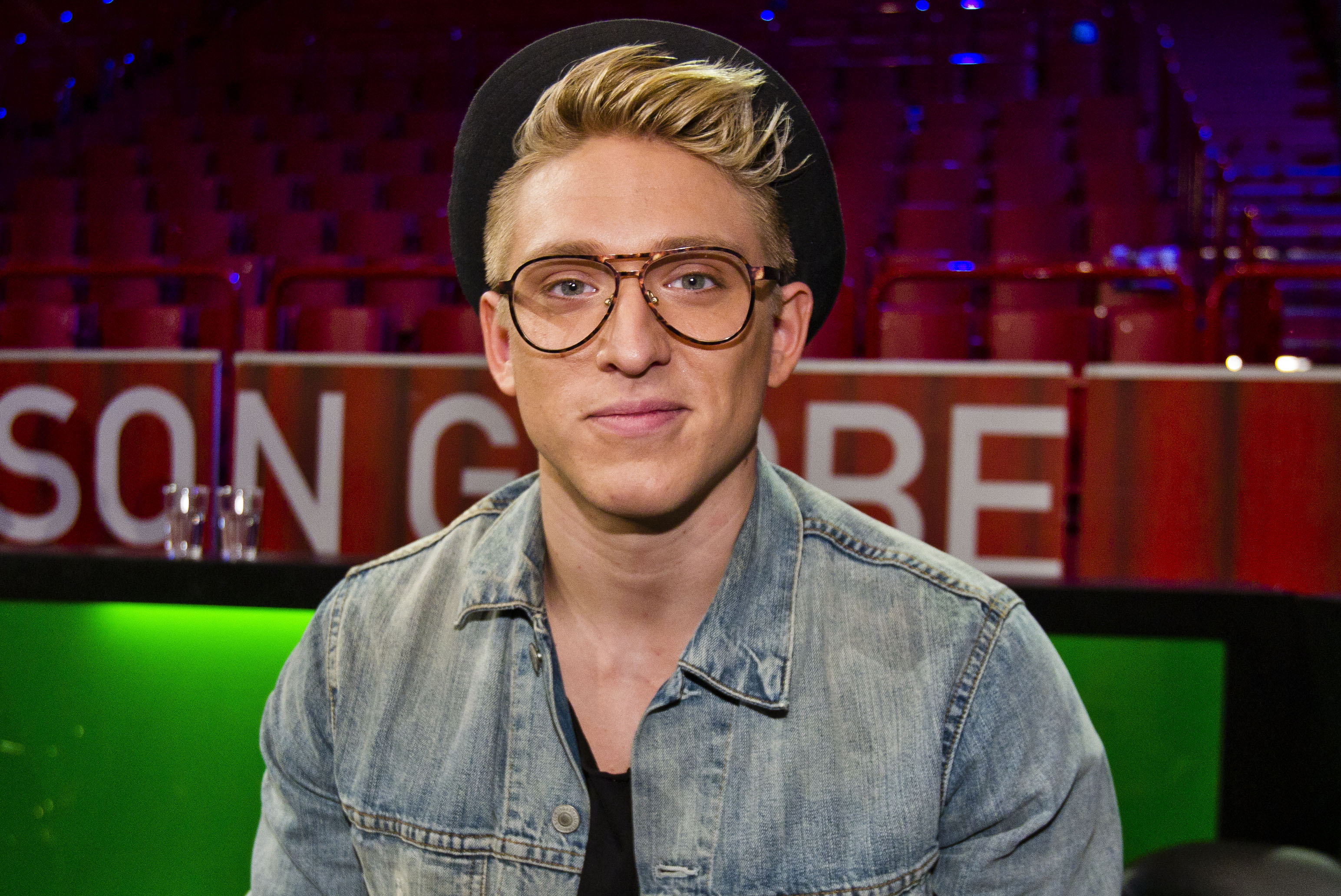 Efter "svarting" - Danny ger igen och pekar finger