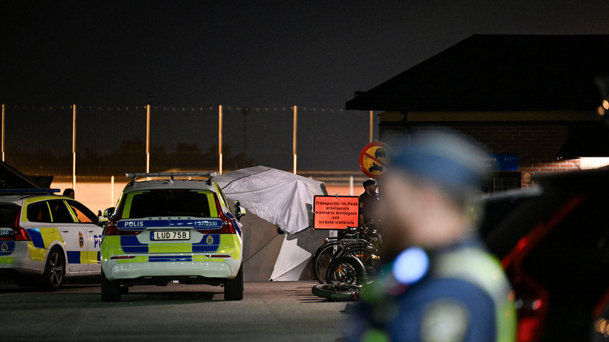 Bil brann – koppling till dödsskjutning utreds