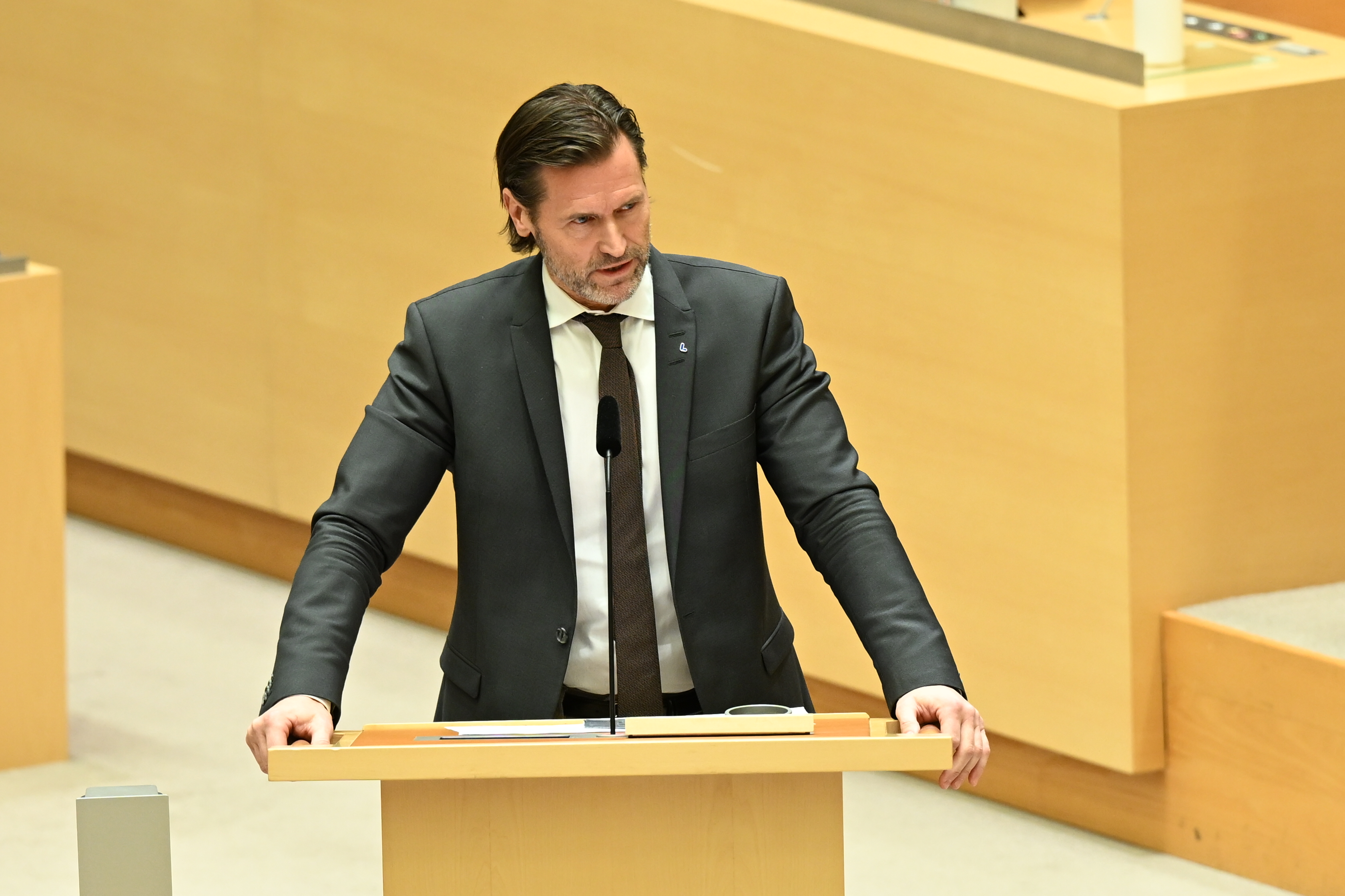 Martin Melins intima bild med flickvännen Lisa: "Svettigt..."