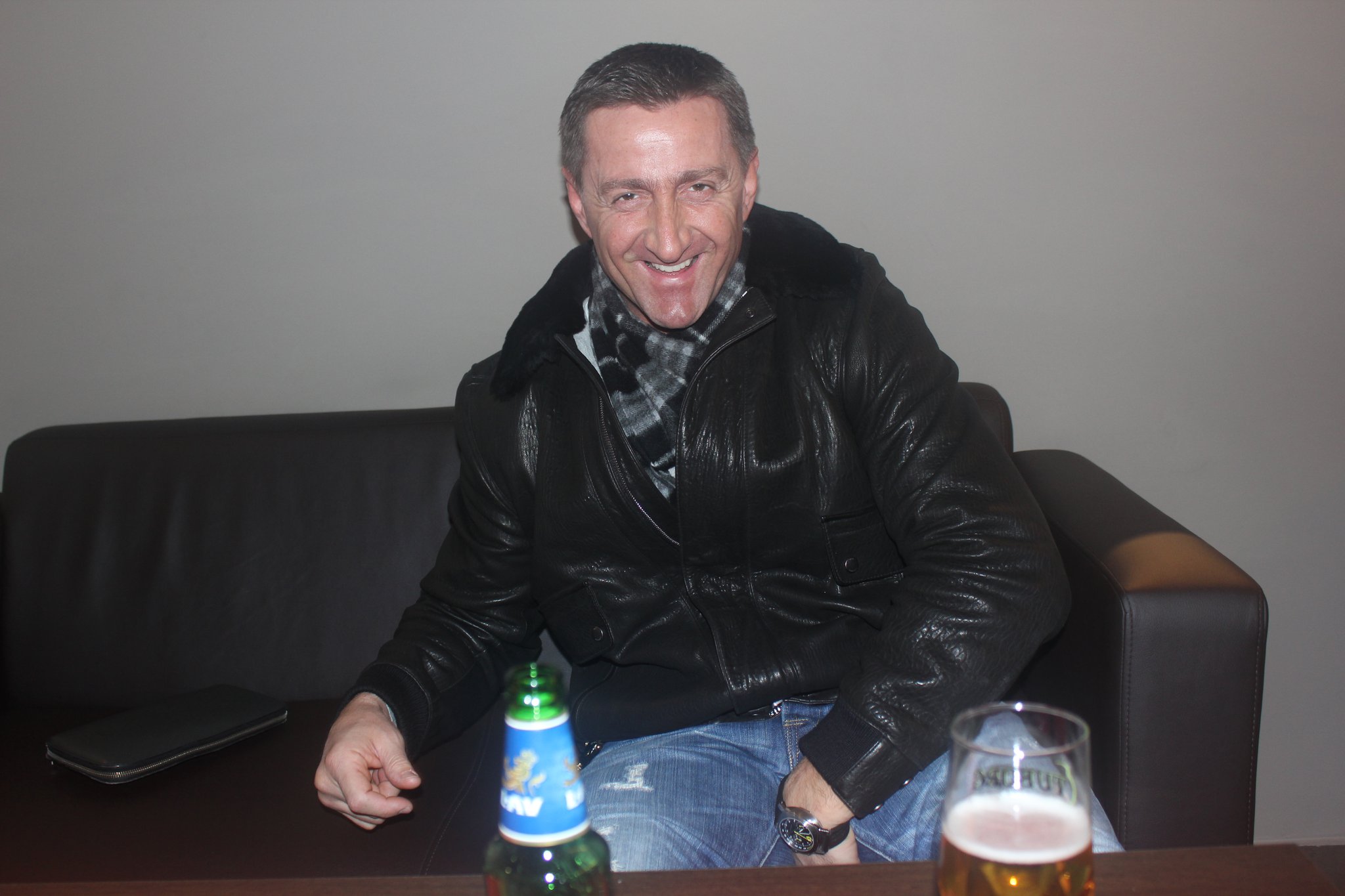 Han ställs mot väggen