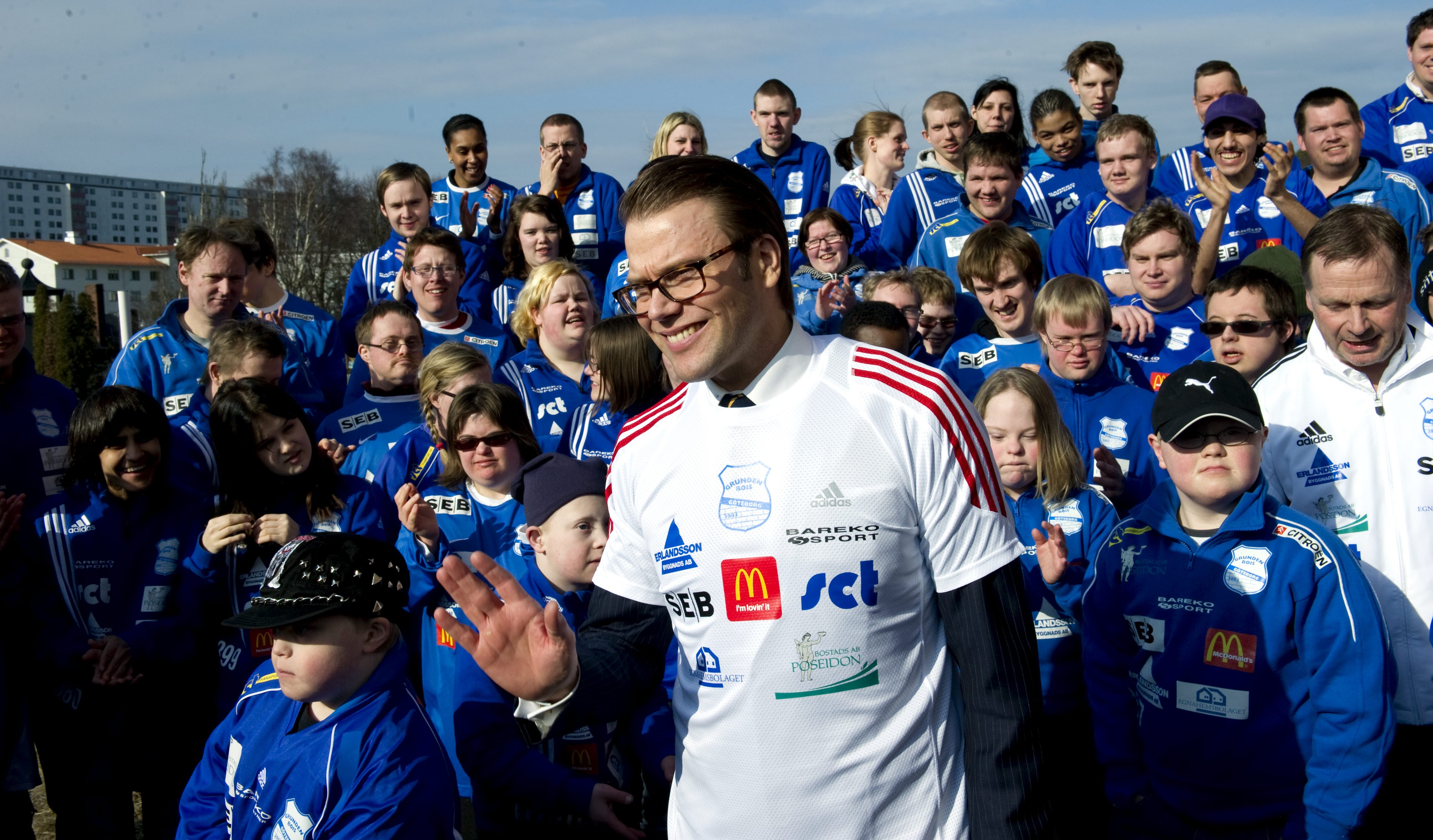 Prins Daniel: "Victoria styr över fjärrkontrollen"