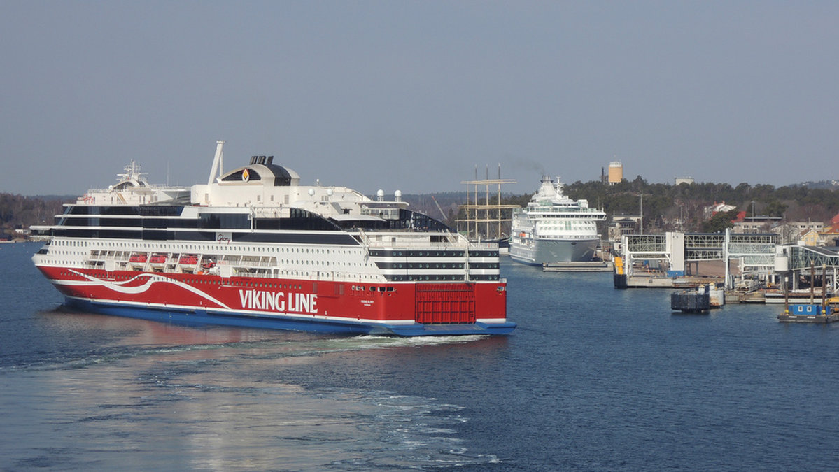 Viking Lines färja nära krock med annan passagerarfärja utanför Åland