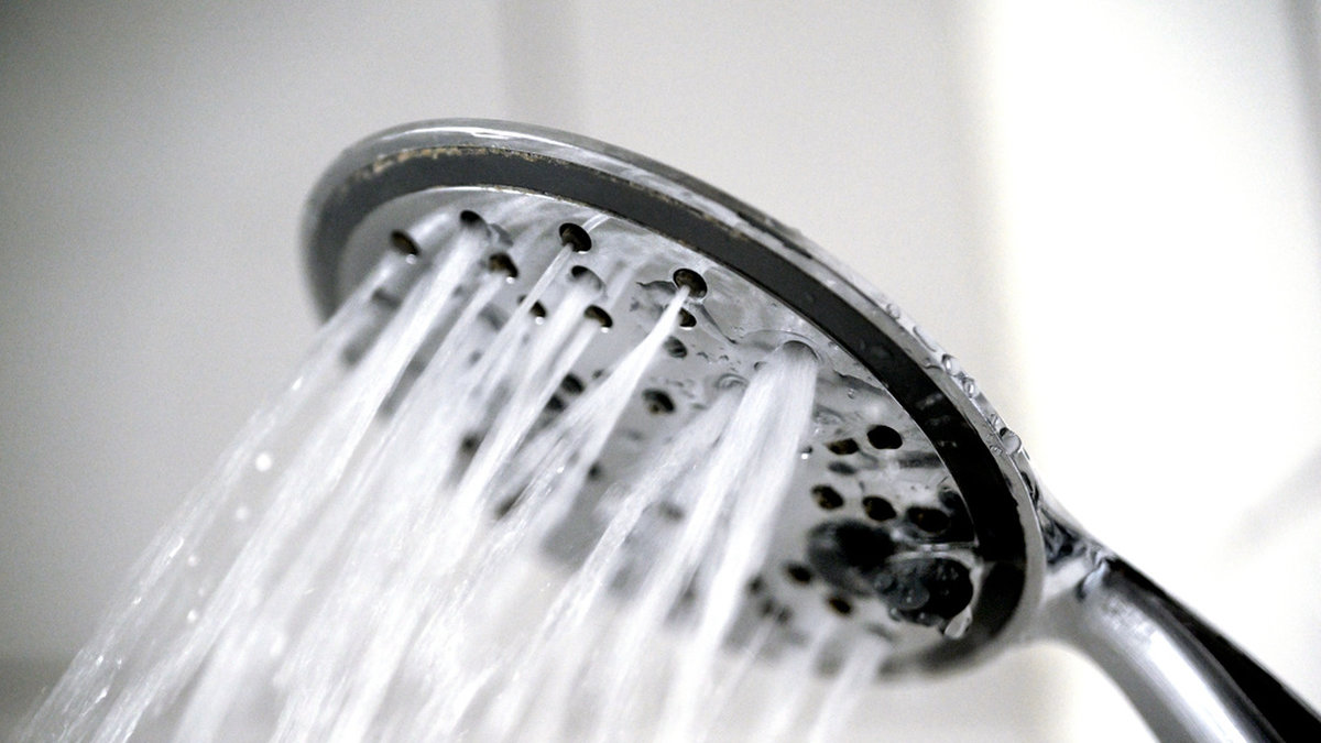 Man försökte filma flicka i duschen – döms