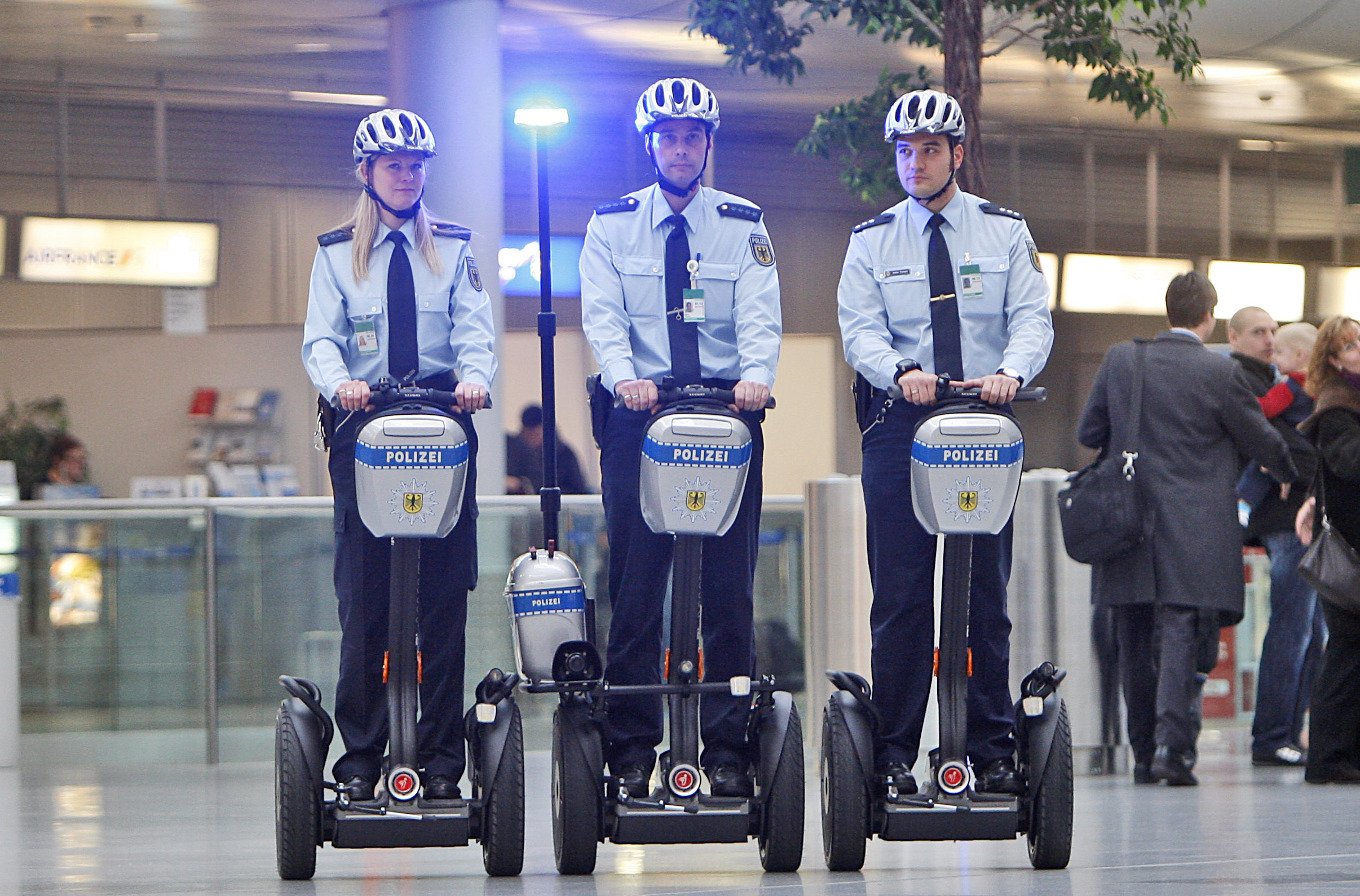 Polisen jagar bovar med segways