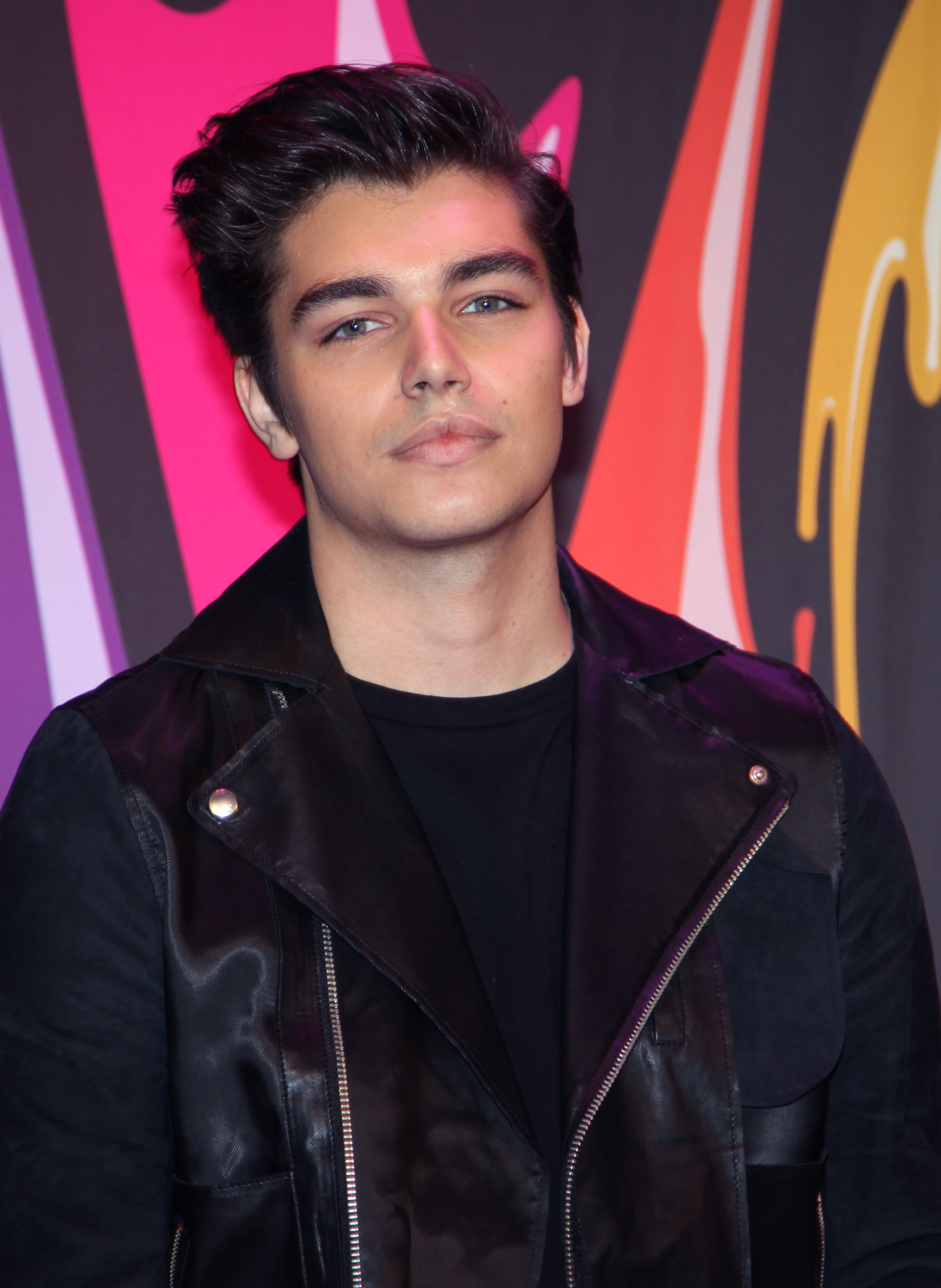 Janet Leon och Anton Ewald är ett kärlekspar – och rivaler